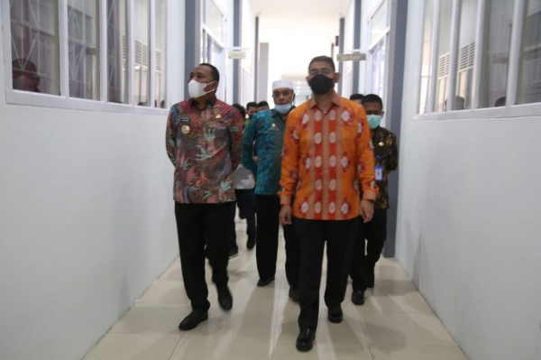 Hari Pertama Berkantor, Bupati dan Wakil Bupati Halsel Usman-Bassam Langsung Lakukan Sidak ...