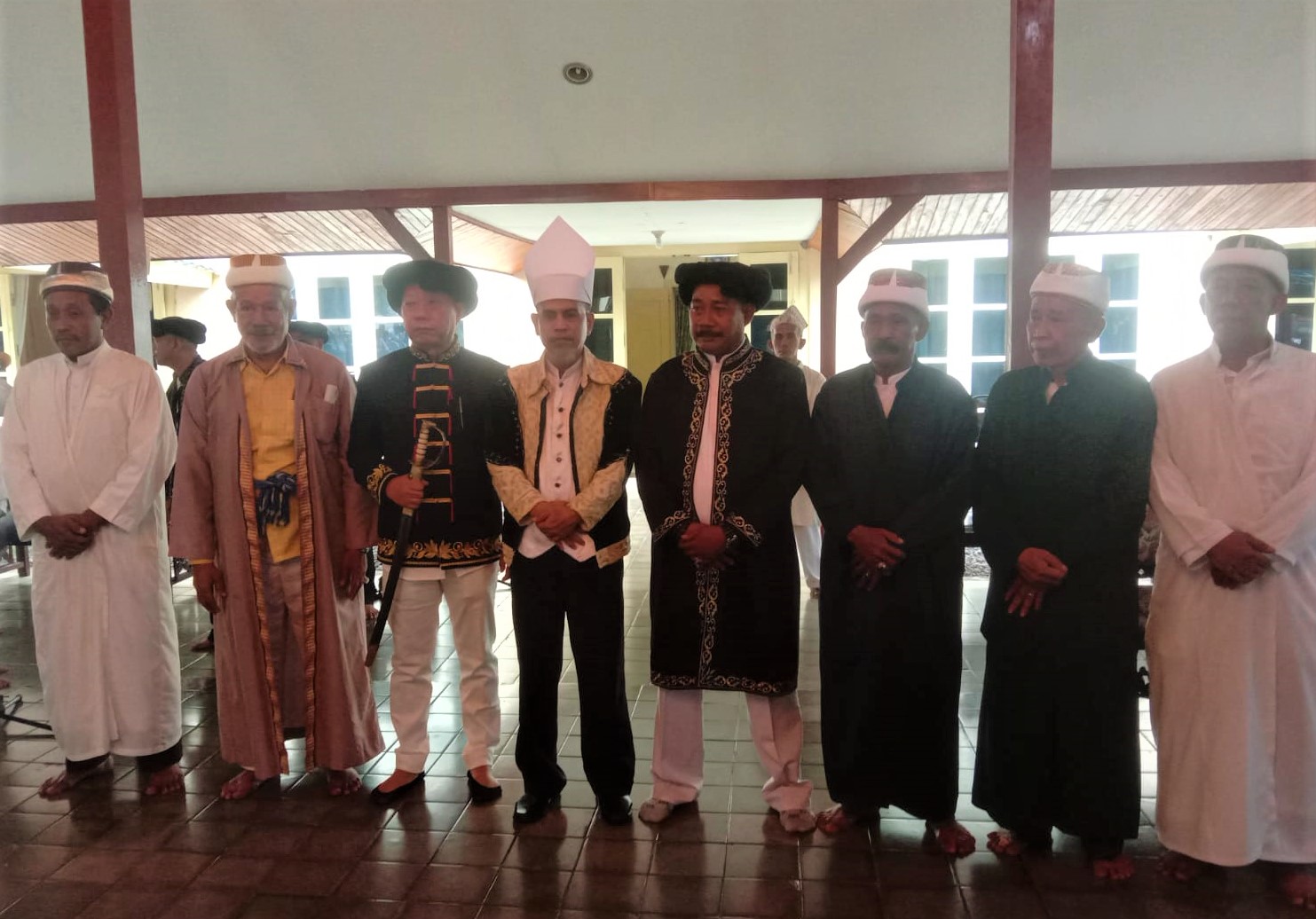 Sultan Hidayatullah Sjah Angkat Hi.Abdul Salam Tamaela dan Arsyad ...