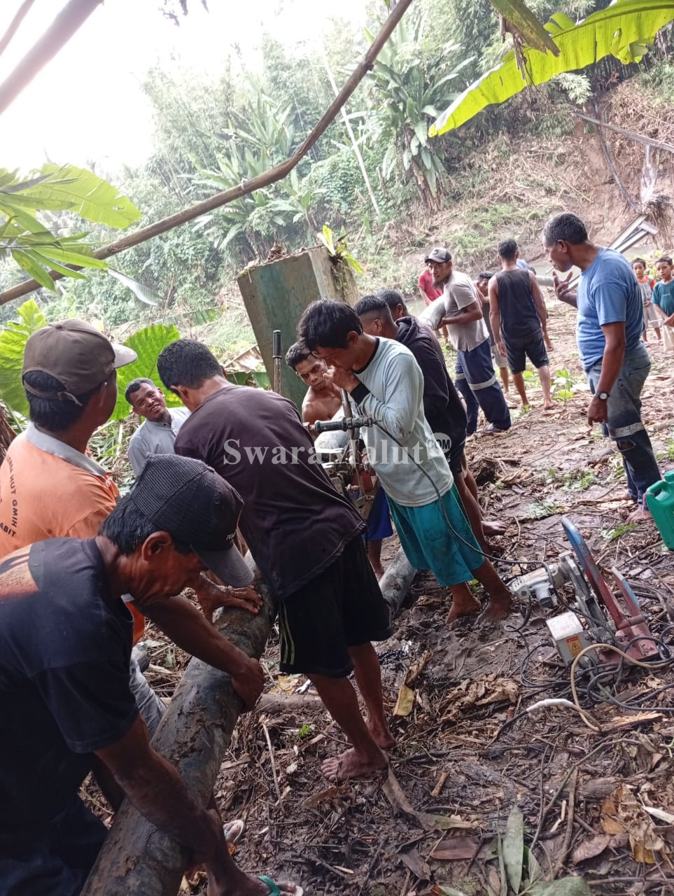 NHM Perbaiki Pipa Induk, Warga Tiga Desa di Kao Barat Kembali Nikmati Air Bersih - SWARAMALUT